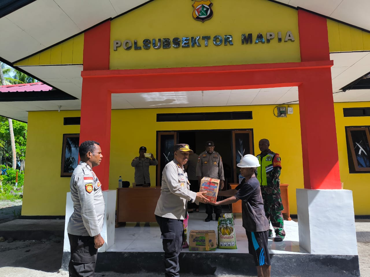 Wakapolres Supiori Laksanakan Kunker Pada Dua Polsubsektor di Pulau ...