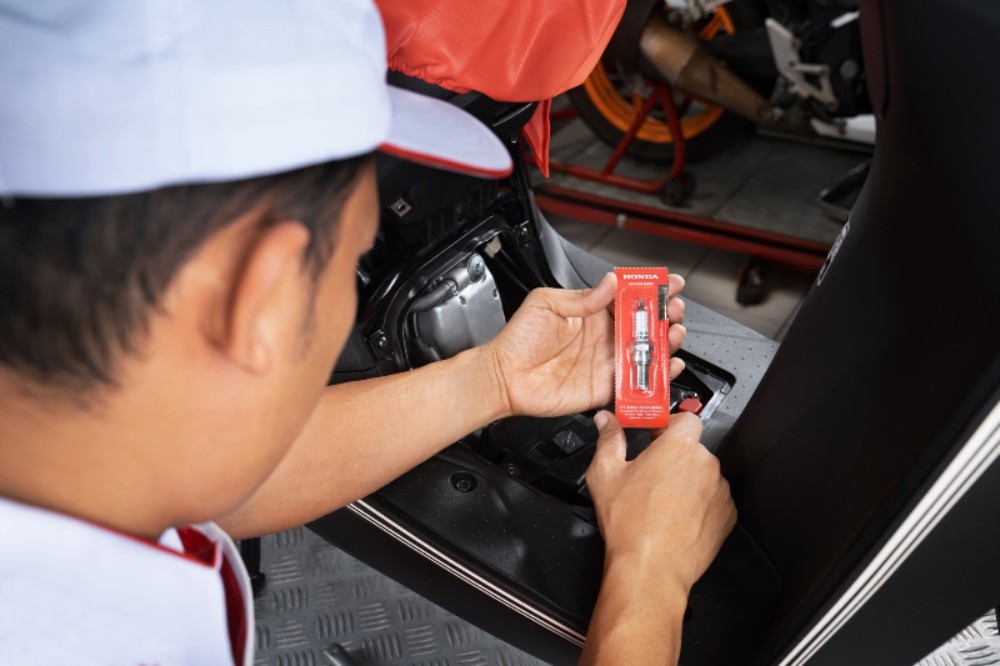 Pentingnya Perawatan Busi pada Sepeda Motor Honda – Paraparatv.id
